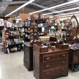 Clinton Antique Mall - Antiques - 1439 State Route 54 W, Clinton, IL ...