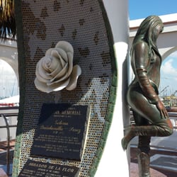 Selena Memorial Statue - 53 Photos & 11 Reviews - Landmarks ...