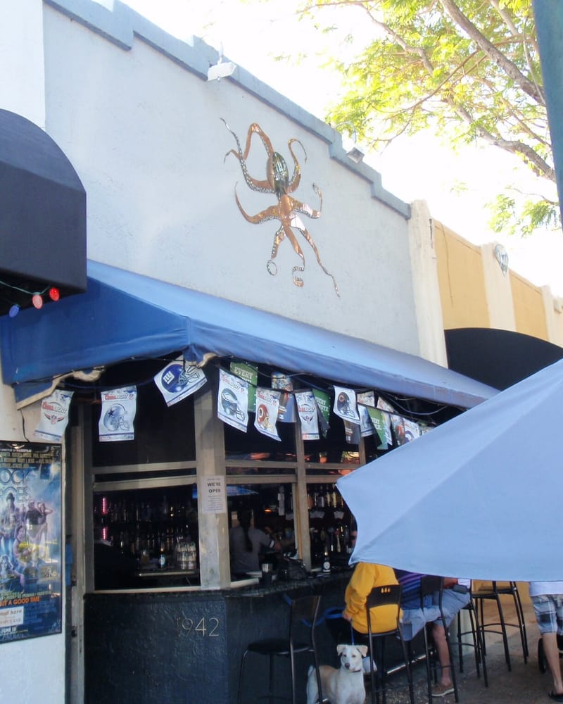 Octopus Garden - 24 Photos & 23 Reviews - Dive Bars - 1942 Hollywood ...