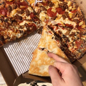 Pizza Hut - 25 Photos & 44 Reviews - Pizza - 3395 University Ave ...