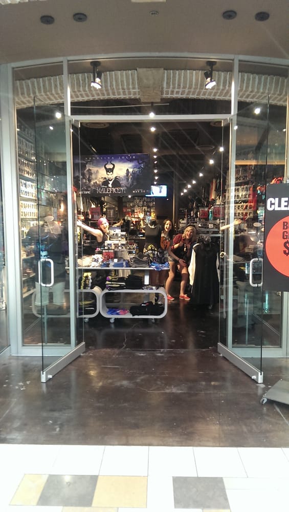Hot Topic - Men's Clothing - 1101 Melbourne Rd, Hurst, TX - Phone ...