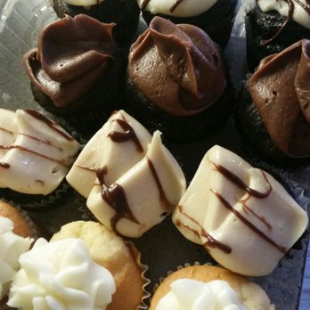 Fat Cupcake - 48 Photos & 73 Reviews - Cupcakes - 6011 SE 72nd Ave, Mt ...