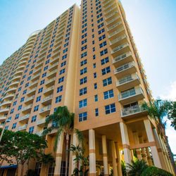 Isola Brickell Key - Get Quote - 11 Photos - Real Estate Agents - 770 ...