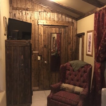Sheldon St Lodge - 32 Photos & 32 Reviews - Hotels - 115 E Sheldon St ...