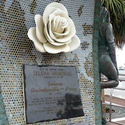 Selena Memorial Statue - 91 Photos & 19 Reviews - Landmarks ...