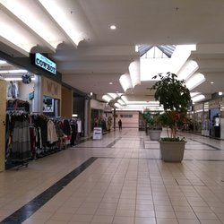 Galeries Laval - Centres commerciaux - 1545 Boulevard le Corbusier ...