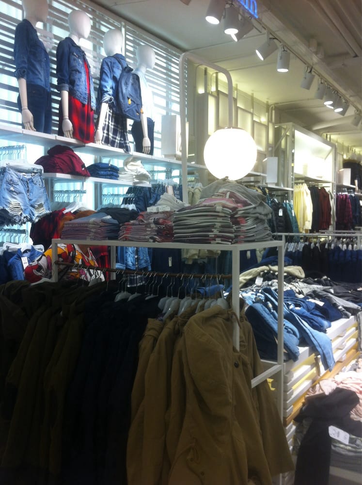 Lefties - Men's Clothing - Avenida Luis de Morales, 12, Nervión ...