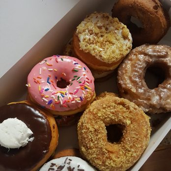 Dandee Donut Factory - 304 Photos & 331 Reviews - Donuts - 1900 E ...