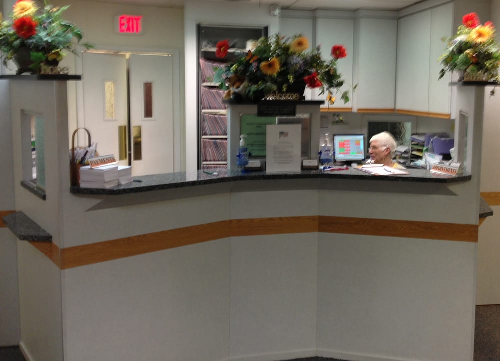 Strelcheck Chiropractic Clinic 13 Photos Chiropractors 10 N Virginia St Crystal Lake Il