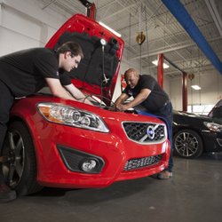 Universal Technical Institute - Avondale - 12 Photos - Vocational ...