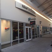 Philadelphia Premium Outlets - 65 Photos & 172 Reviews - Outlet Stores ...
