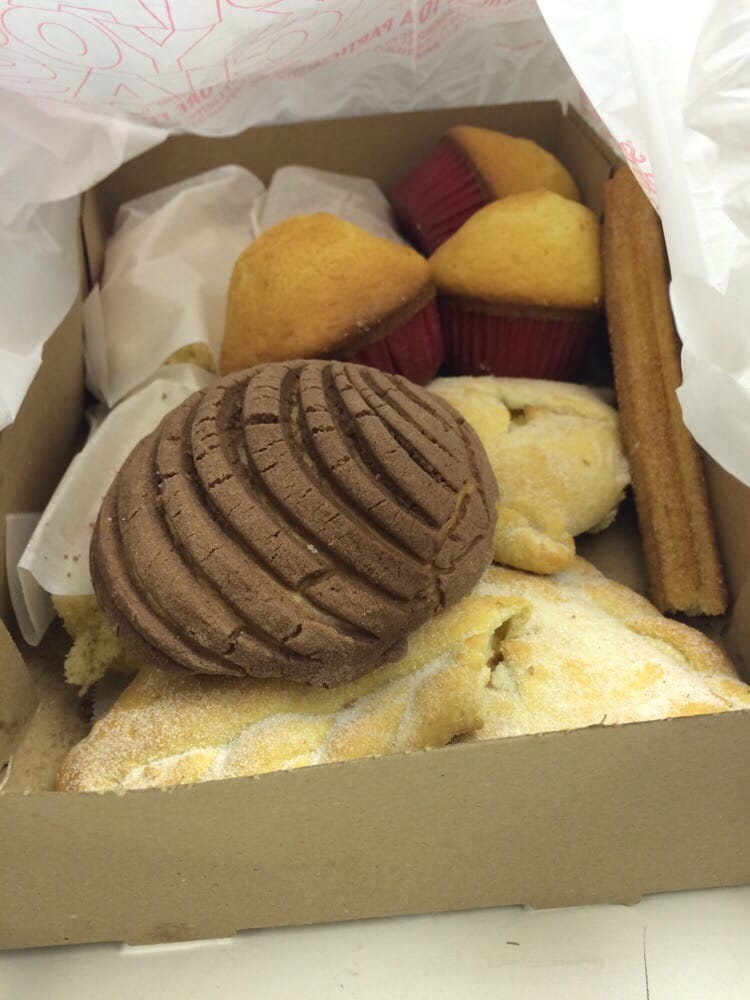 La Estrella Bakery - 10 Photos & 12 Reviews - Bakeries - 510 N Mount ...