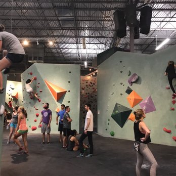 Austin Bouldering Project - 106 Photos & 122 Reviews - Gyms - 979 ...