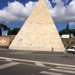 Metro Piramide - Linea B - 15 Photos - Metro Stations - Piazzale ...