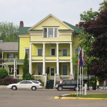 Colonial House Inn - 11 Reviews - Hotels - 90 N State St, Saint Ignace ...